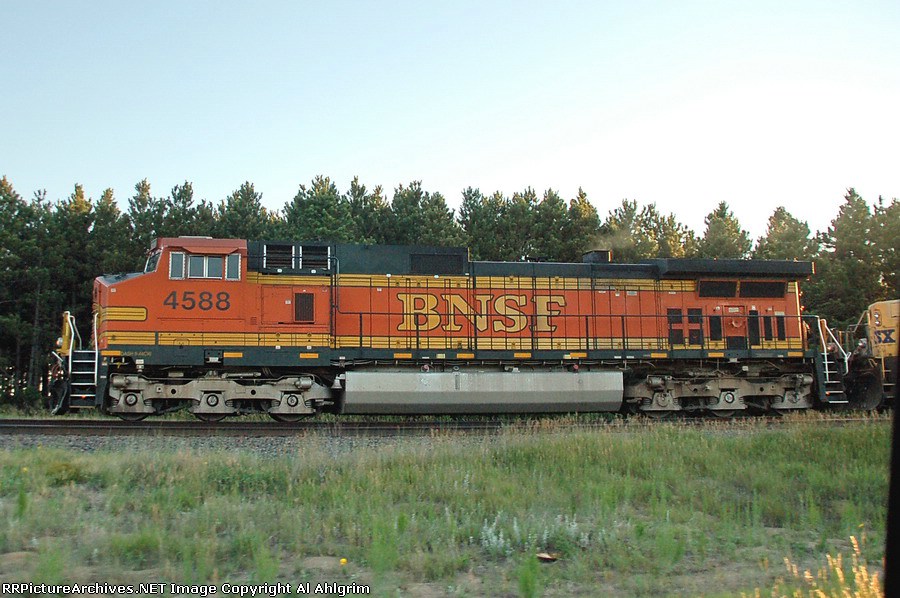 BNSF 4588